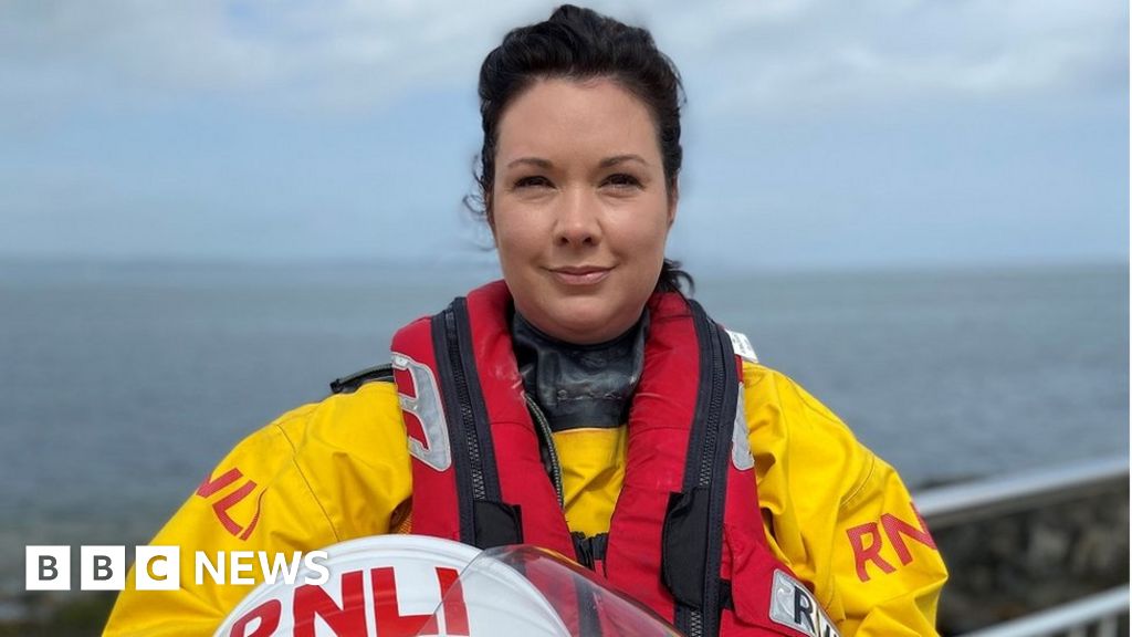 RNLI volunteers prepare for first Christmas Day on call - BBC News