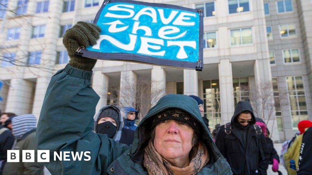 Net neutrality: The internet holds its breath - BBC News