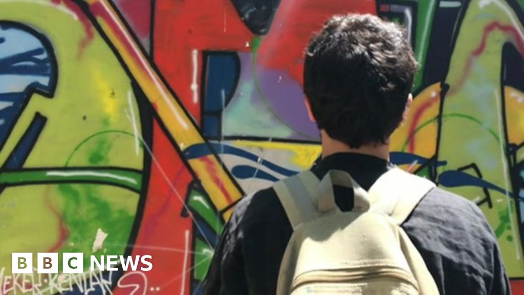 Greece debt crisis: A street artist's graffiti guide - BBC News
