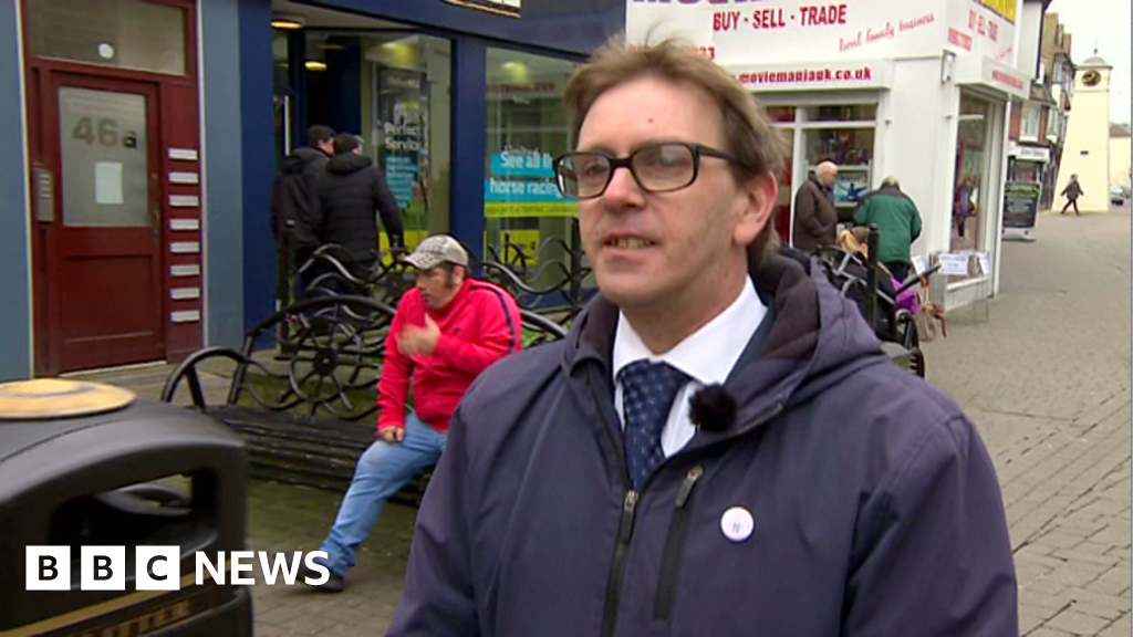 Angry Southern commuter plans rival train firm launch - BBC News