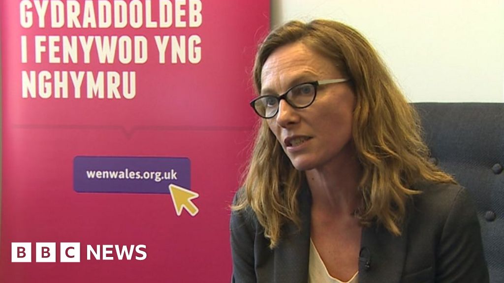 Brexit: Women 'more vulnerable' to impact of leaving EU - BBC News