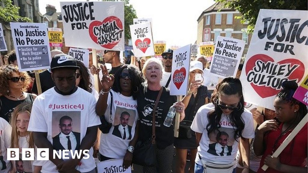 Protest and vigil mark fifth anniversary of Mark Duggan death - BBC News