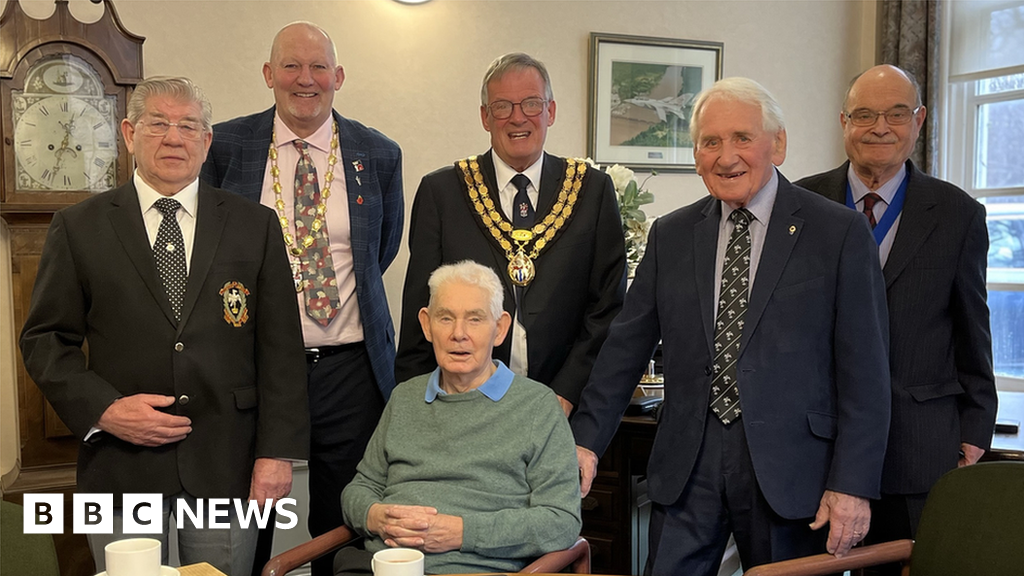 Kent nuclear testing programme veterans receive medals - BBC News