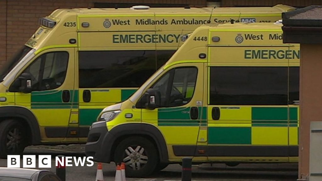 Shropshire ambulance service needs new volunteers - BBC News