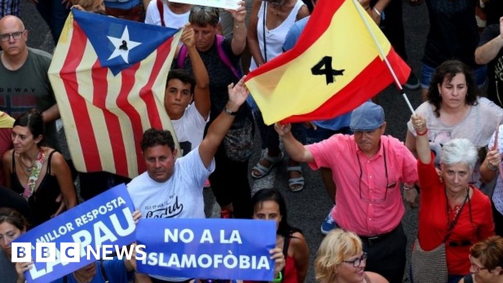King of Spain joins Barcelona march of defiance against terrorism - BBC ...