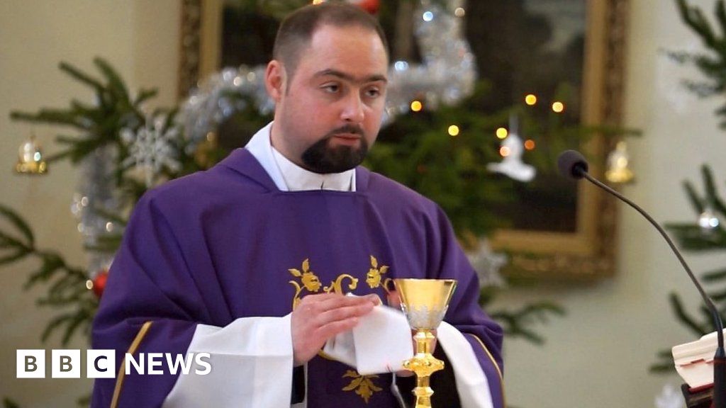 Priest learns sign language to make sermons more inclusive - BBC News