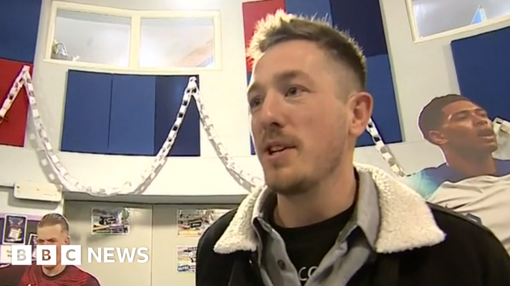 Hagley Primary School proud of 'quiet leader' Bellingham - BBC News