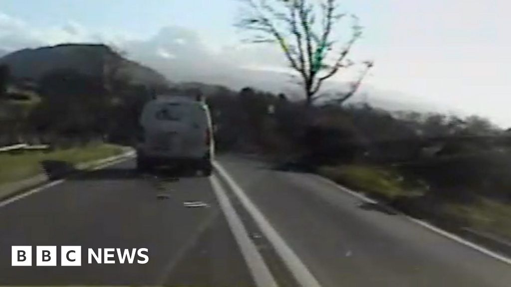 Dolgellau driver led police on 100mph chase and rammed car