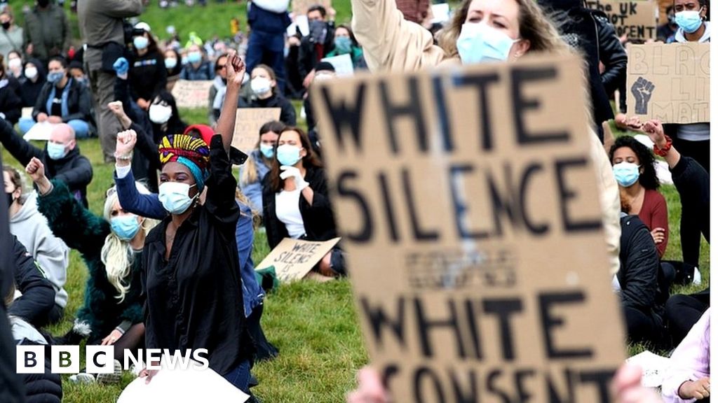 Coronavirus: Thousands join Scottish anti-racism protests - BBC News