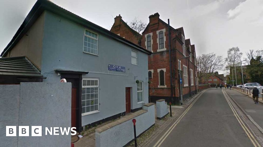 Colchester mosque: Man sentenced for malicious phone call - BBC News