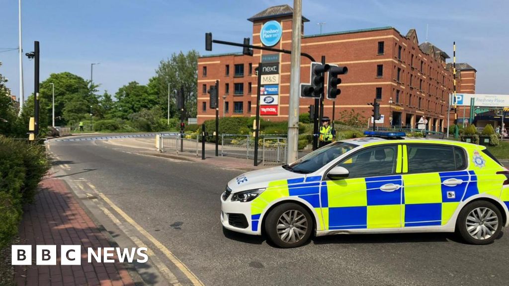Grimsby: Suspected WW1 explosive found in town centre
