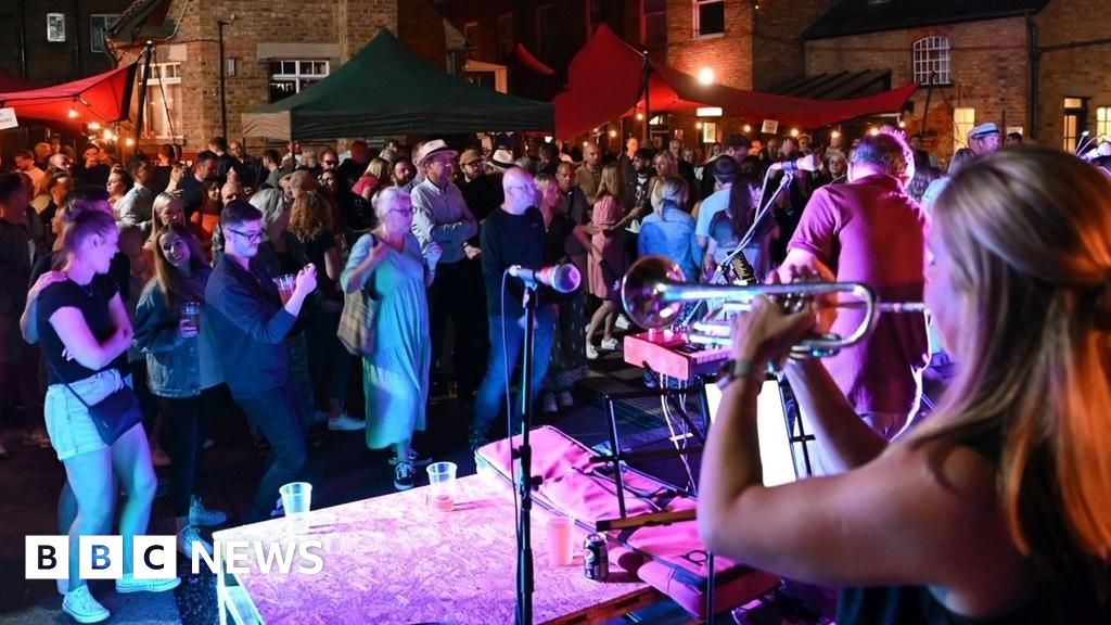 Hertford Music Festival to end after 16 years - BBC News