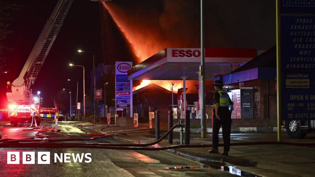 Grimsby: Man arrested after Mariners Rest pub destroyed by fire