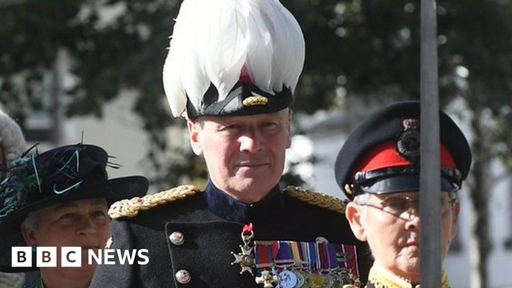 Isle of Man's new lieutenant governor sworn in - BBC News