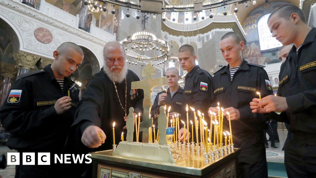 Russia submersible fire was in battery compartment - BBC News