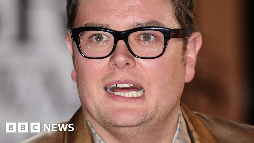 Alan Carr v Graham Carr charity match in Northampton - BBC News