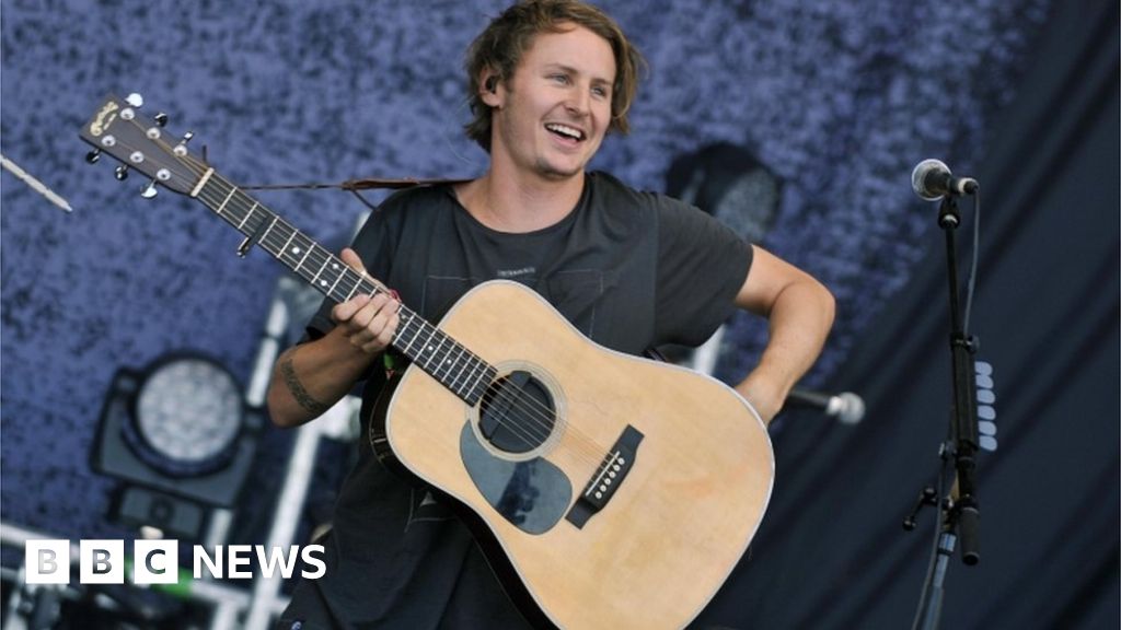 Rock star Ben Howard hopes 'to grow communal farm' - BBC News