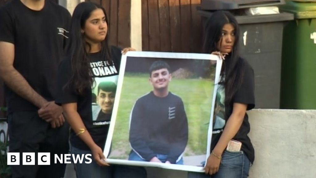 Ronan Kanda: Vigil for victim of mistaken identity murder - BBC News