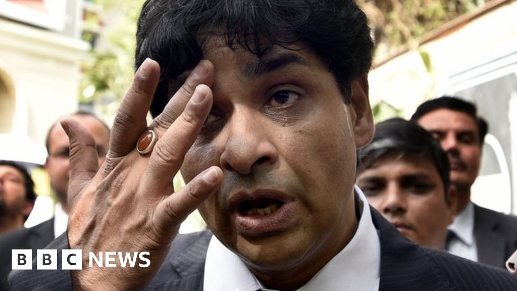 Suhaib Ilyasi: India TV crime show host jailed for wife's murder - BBC News