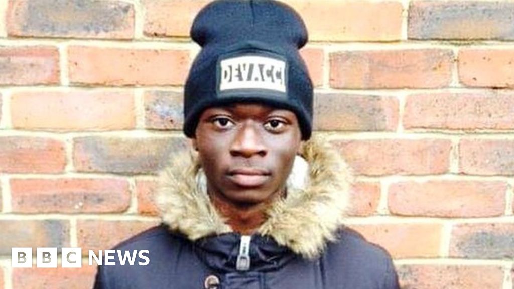 CEO Secrets: 'I built my fashion brand selling crisps at school' - BBC News