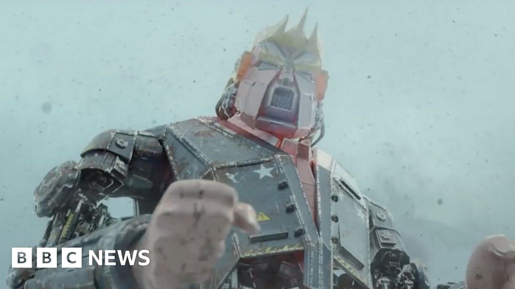 Robo-Trump: One director's dark take on the next president - BBC News