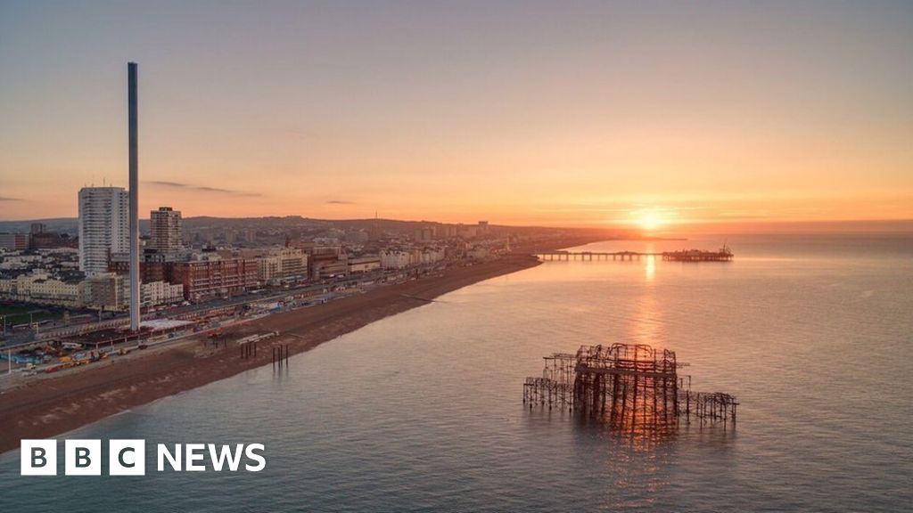 Drone images released of Brighton's i360 tower - BBC News