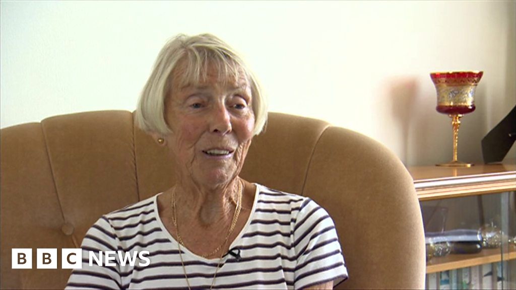 Thailand cave rescue: Mother speaks of 'absolute pride' - BBC News