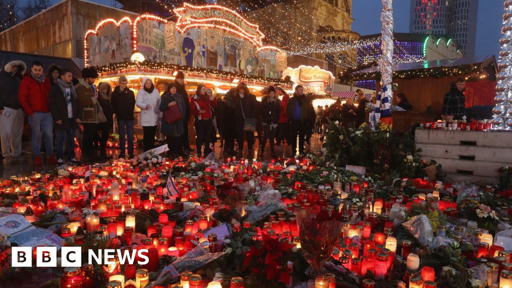 Germany arrests two on terror charges - BBC News