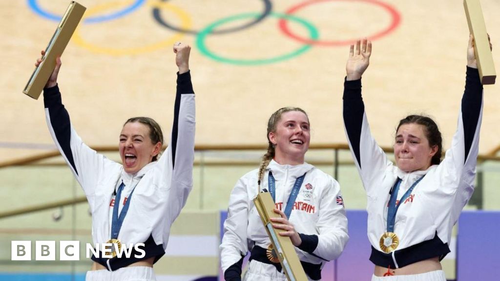 Leeds: Gold medal-winning cyclist Katy Marchant returns home - BBC News