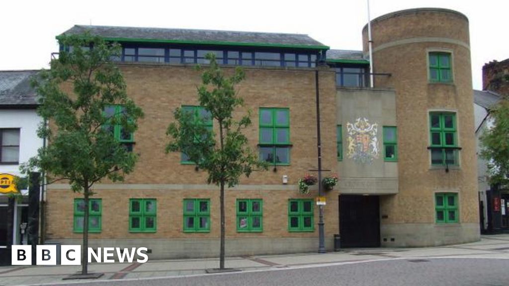 Luton man who fled country jailed for raping 13-year-old - BBC News