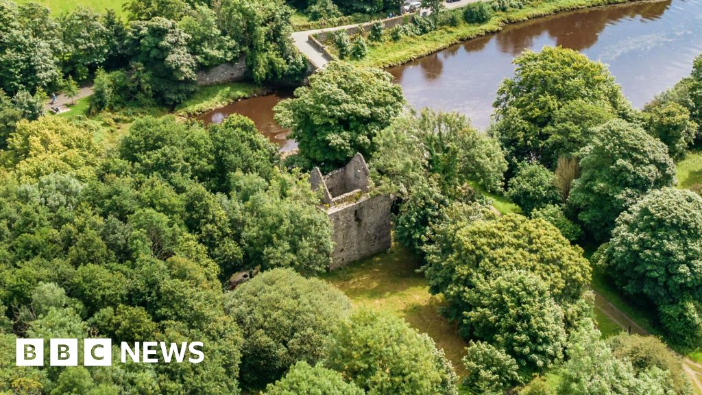 O'Doherty's Keep: Irish castle sells for an undisclosed fee - BBC News