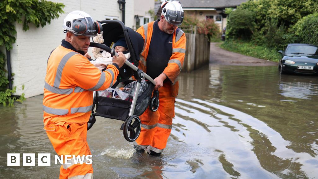 Hitchin: Residents hit by floods call for 'drastic action'