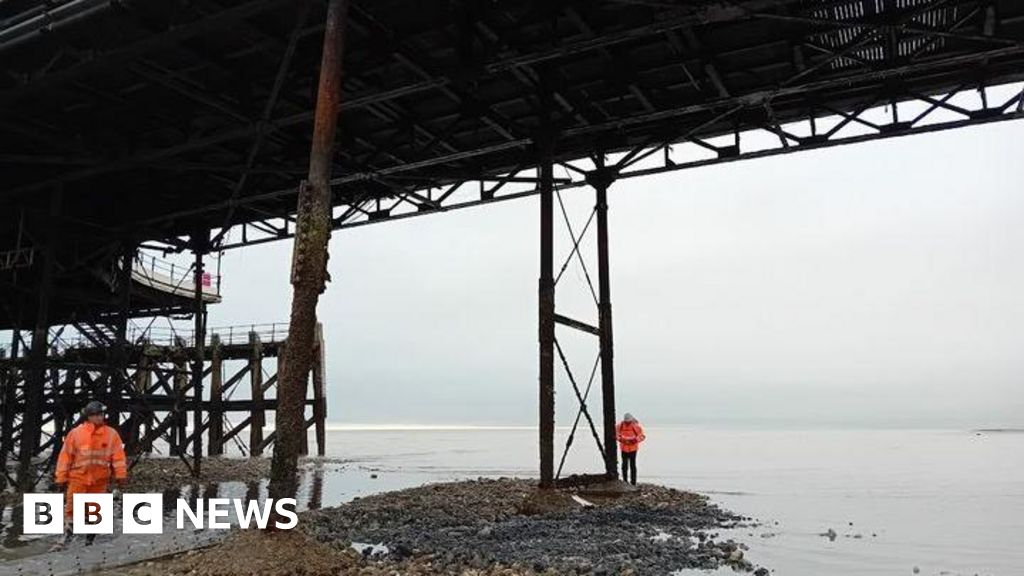 Worthing Pier's 'hidden damage' uncovered in repair effort - BBC News