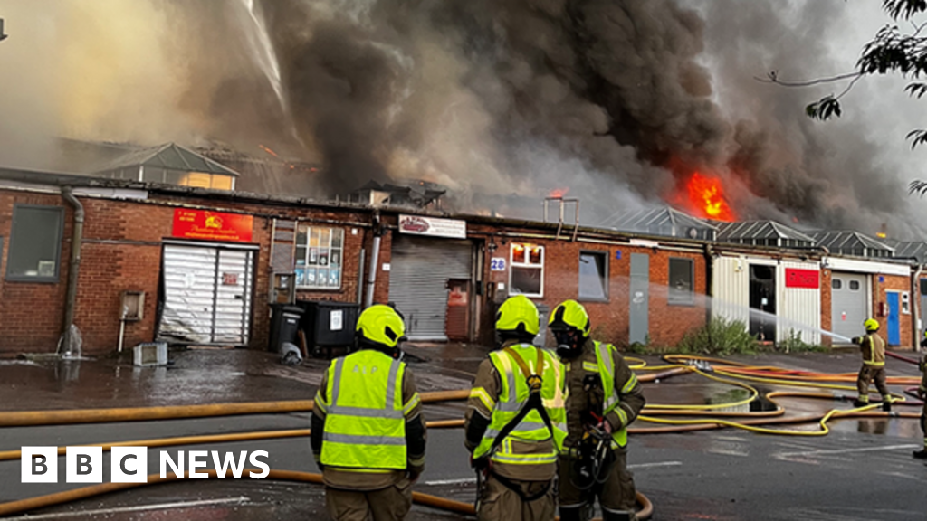 Baldock fire: More than 40 industrial units destroyed in blaze - BBC News