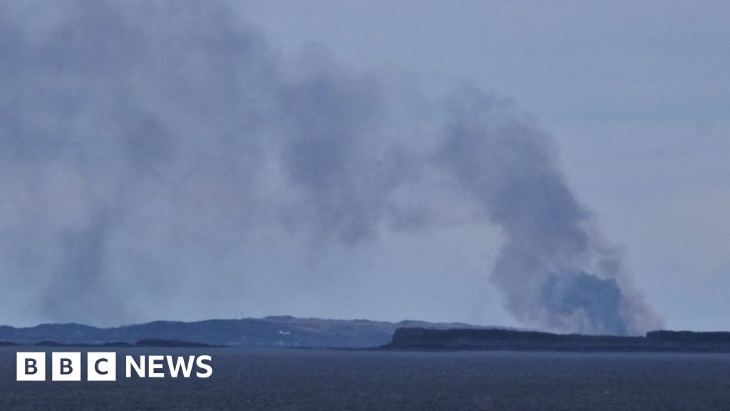 Couple lose home after fire on Isle of Coll - BBC News
