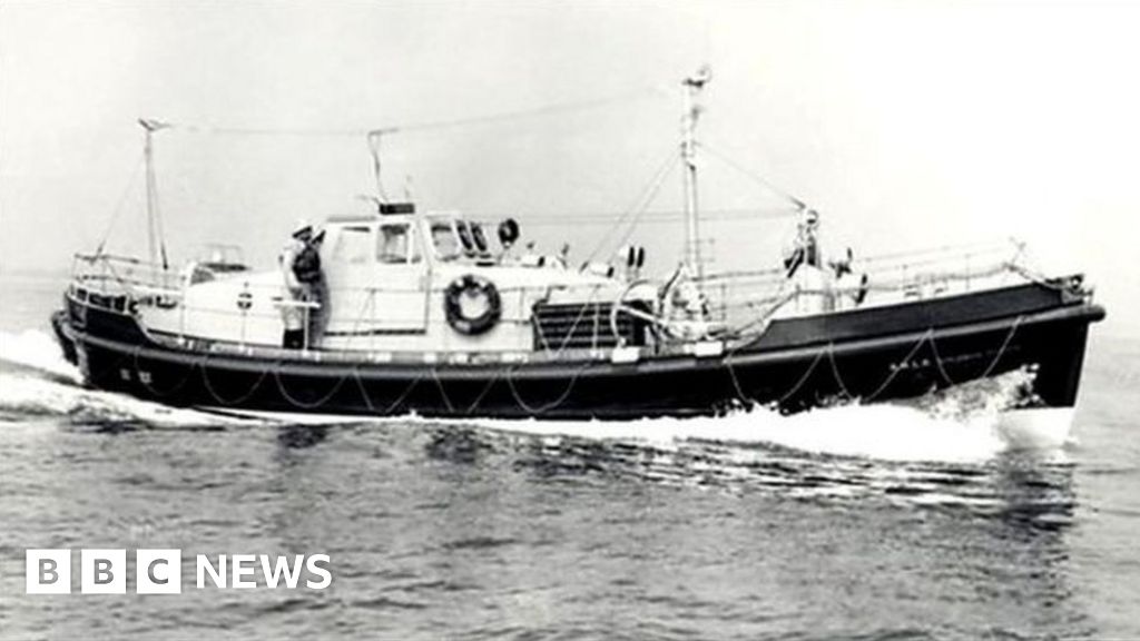 Memorial for Penlee Lifeboat disaster 40th anniversary - BBC News