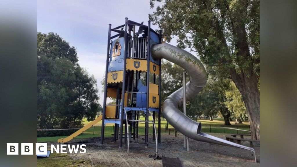 Hull: Teen arrested over West Park playground arson - BBC News