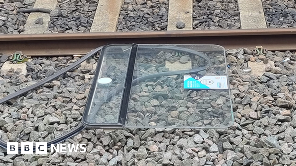 Metro train window forced out in Seaburn - BBC News