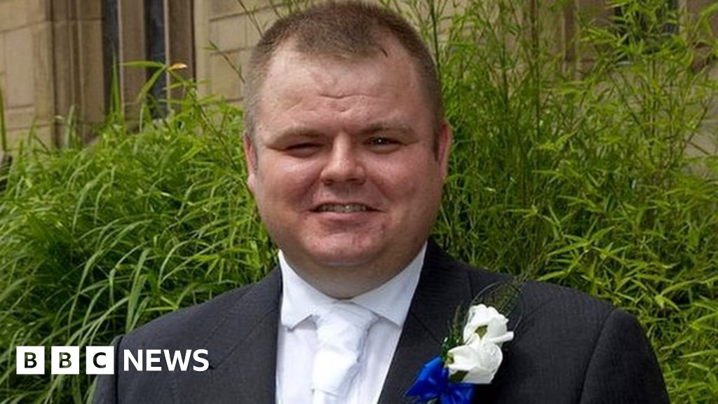 PC Neil Doyle murder trial jury retires to consider verdicts - BBC News