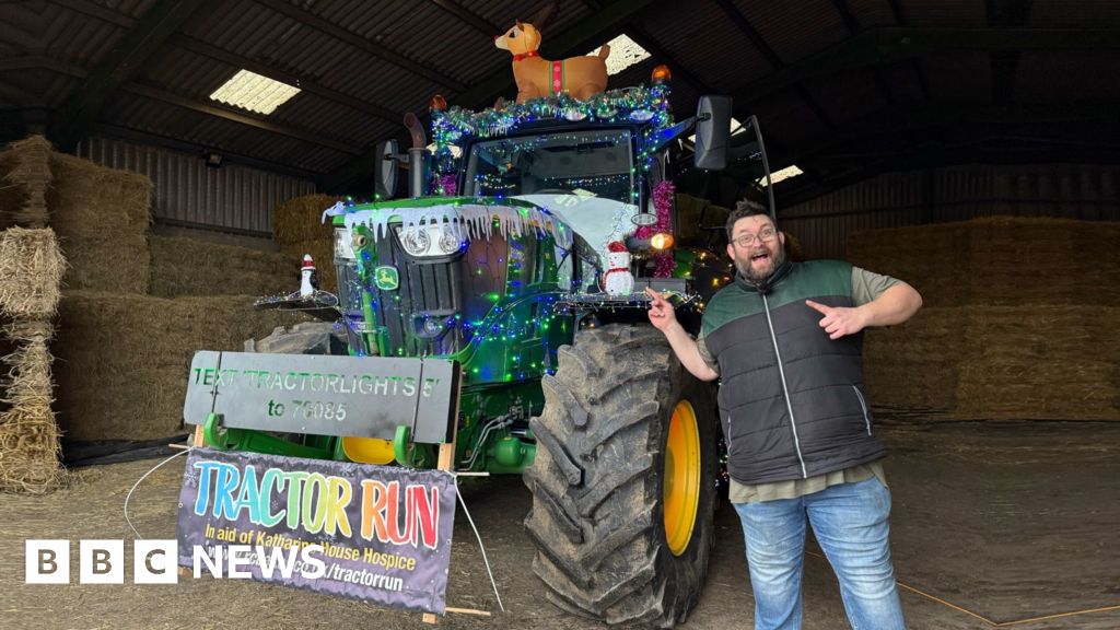 Tractors decorated for Banbury Christmas Tractor Run fundraiser - BBC News