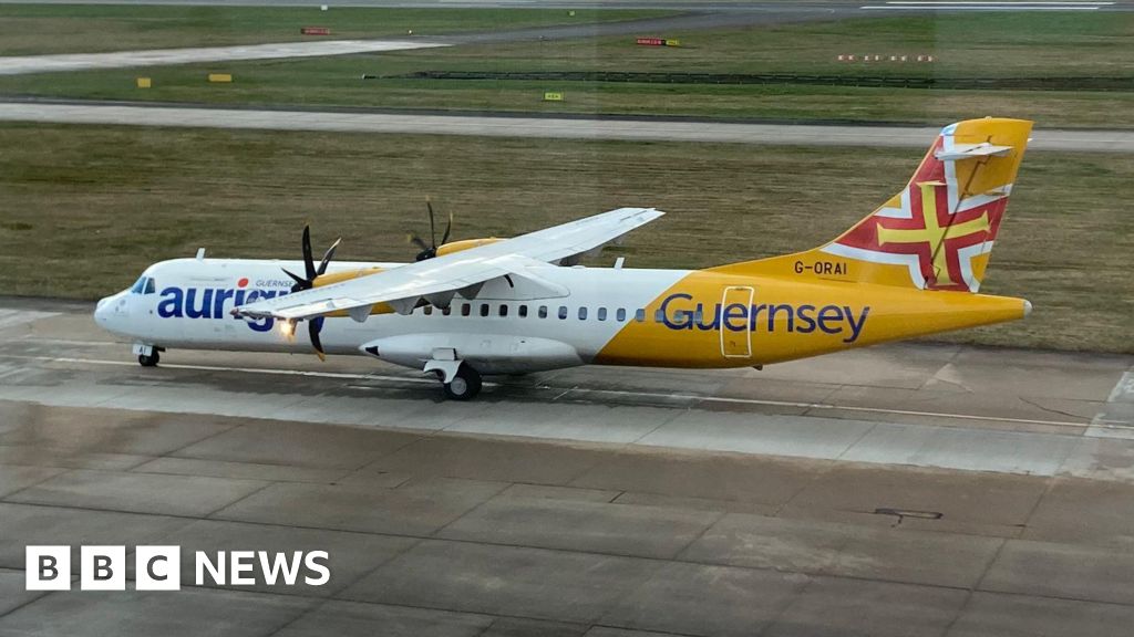 Guernsey flight mysteriously tracked by 1.3 million people online