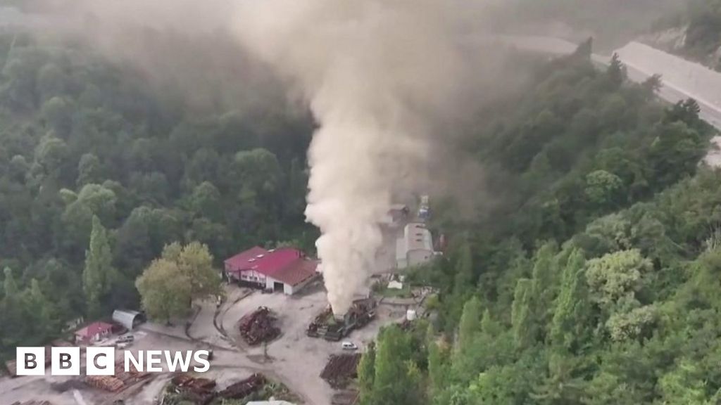 Turkey mine: Drone shows smoke billowing from vent - BBC News