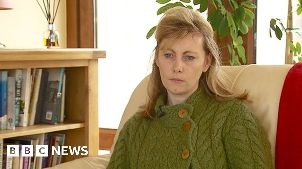 Irish smear scandal: Woman who highlighted failures dies - BBC News
