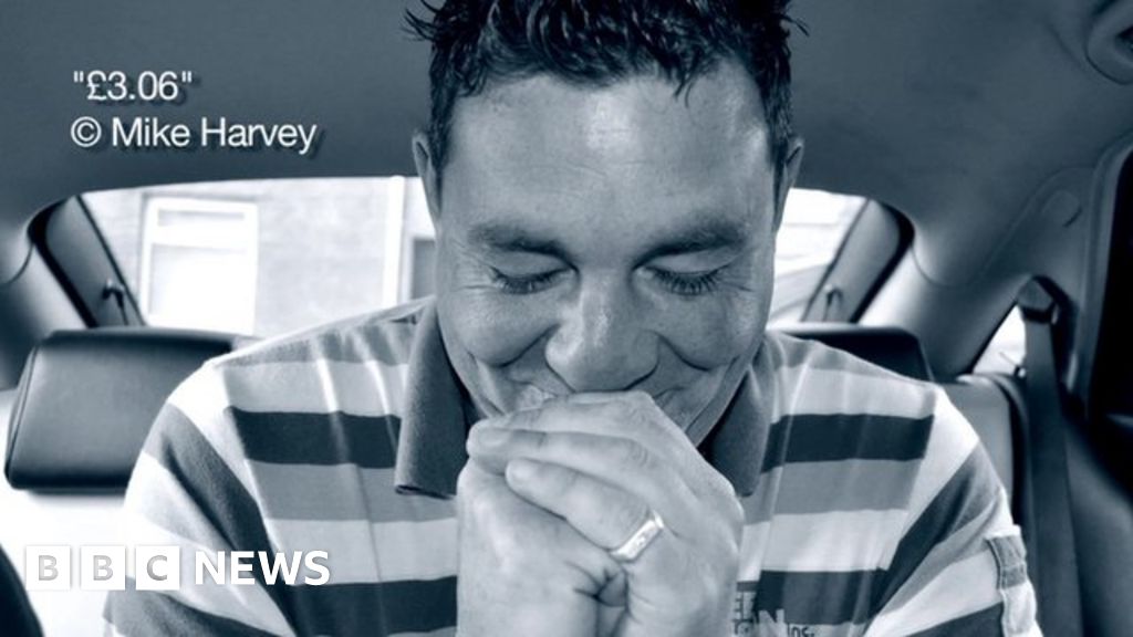 The taxi driver who photographs his passengers - BBC News