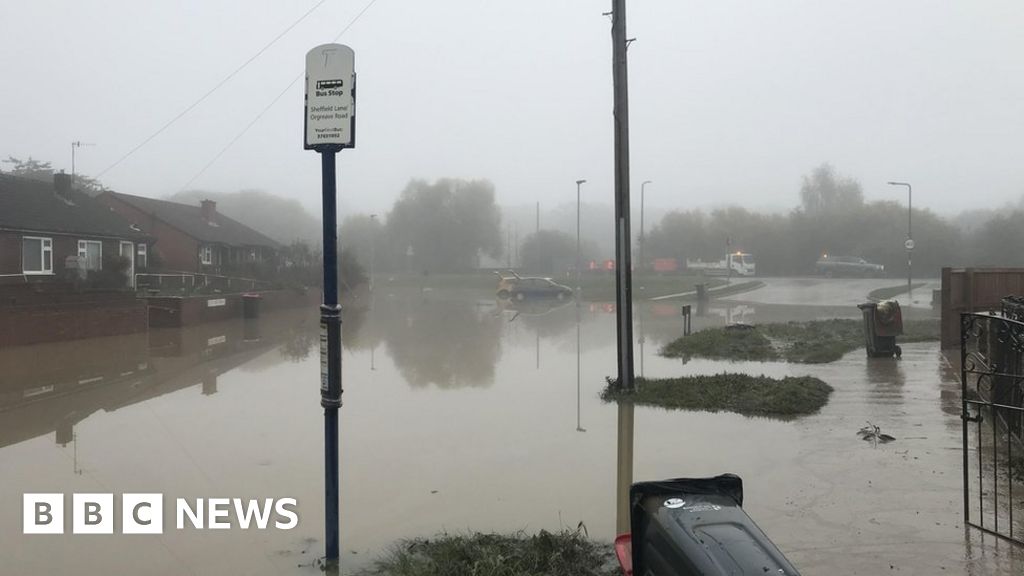 Storm Babet flooding: Catcliffe residents on trying to rebuild - BBC News