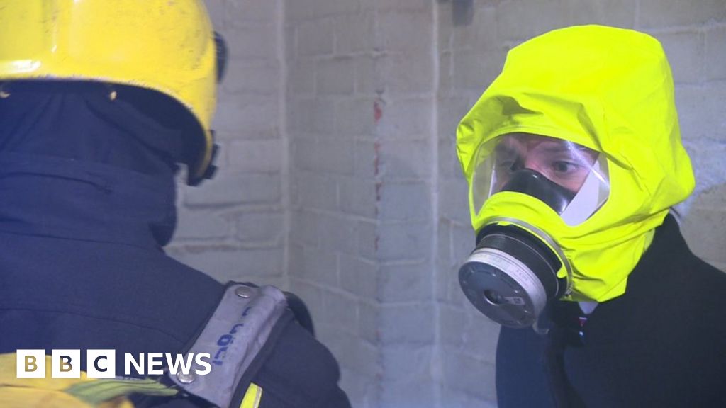 London's firefighters given new 'life-saving' smoke hoods - BBC News