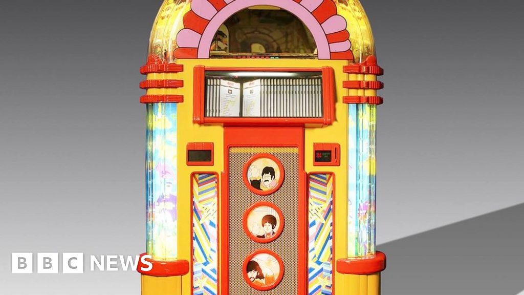 Beatles jukebox and gaming machines stolen in Weybridge - BBC News