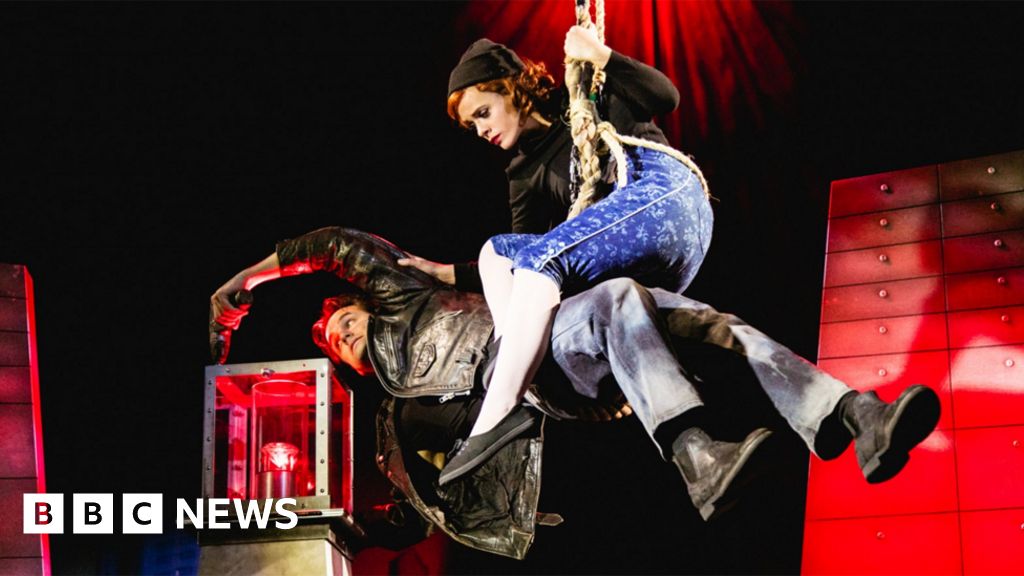 Mischief Theatre: From bank robberies to Broadway - BBC News