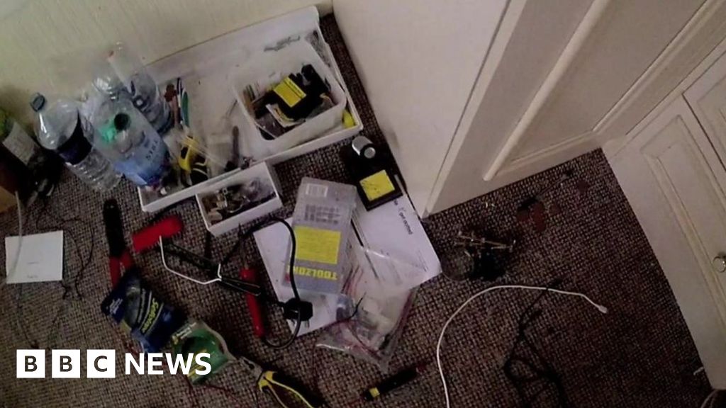 Bodycam of raid on terror-accused's house - BBC News