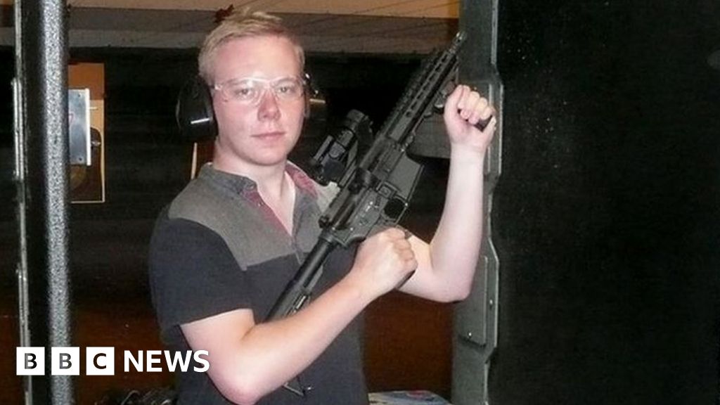 My online stalker: The feeling he could hurt me never went away - BBC News